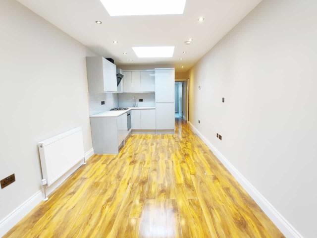 Apartment at Mitcham Lane, Greater London