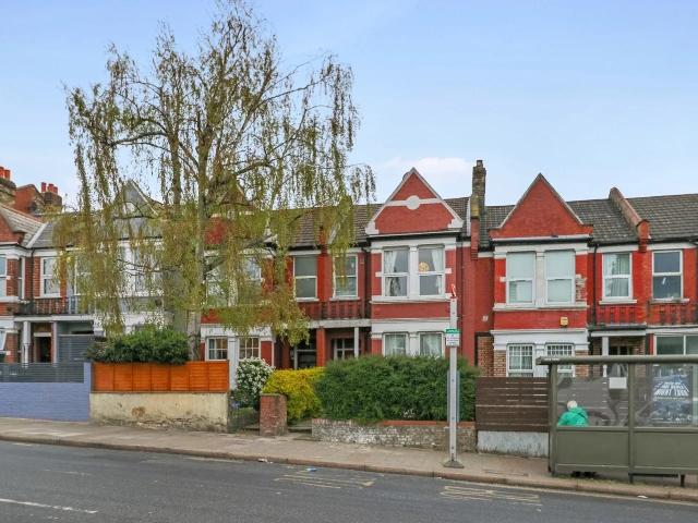 Apartment at Mitcham Lane, Greater London