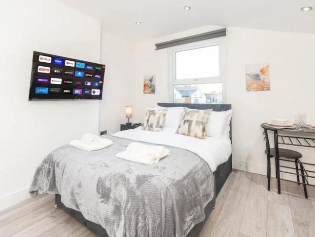 Apartment at Mitcham Road, Greater London