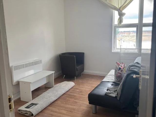 Apartment at Mitcham Road, Greater London