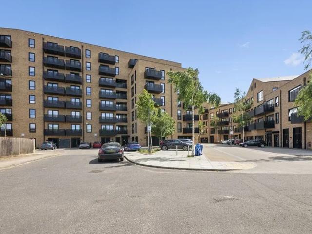 Apartment at Middle Road, Greater London