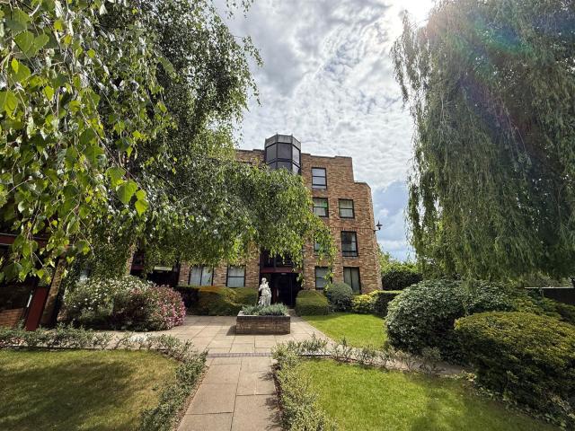apartment at Midsummer Court, CB4,England