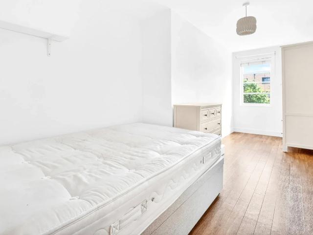 Apartment at Mildmay Avenue, Greater London
