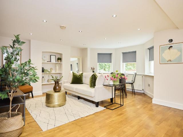 Apartment at Mildenhall Road, Greater London
