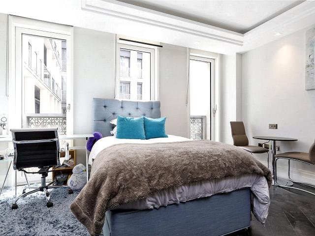 Apartment at Milford Lane, City of Westminster