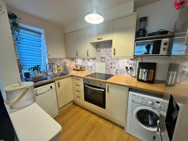 Apartment at Mill Hill Grove, Greater London
