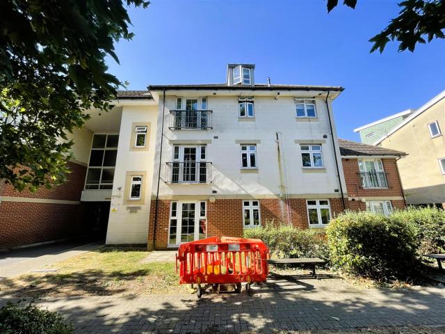 Apartment at Millbrook Road East, Southampton