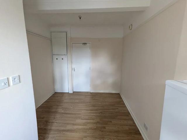 Apartment at Millbrook Road East, Southampton