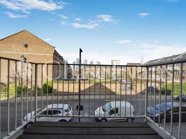 Apartment at Millennium Drive, Greater London