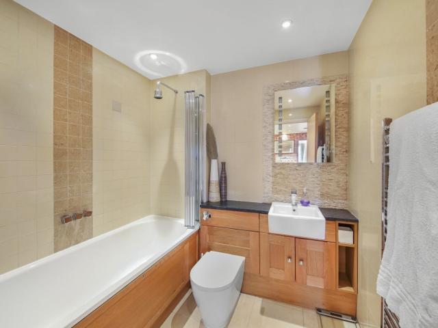 Apartment at Millennium Drive, Greater London
