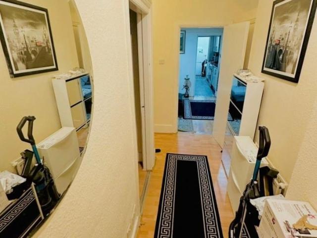 Apartment at Milverton Gardens, Greater London