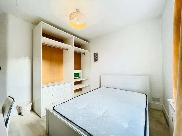 Apartment at Mirabel Road, Greater London