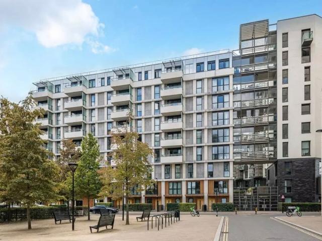 Apartment at Mirabelle Gardens, Greater London