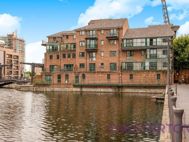 Apartment at Muirfield Crescent, Greater London