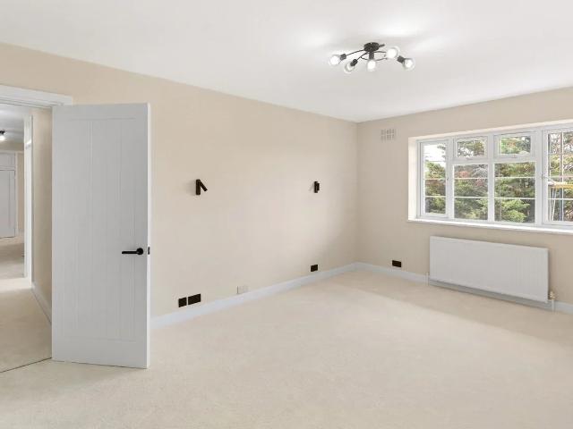 Apartment at Mulberry Close, Greater London