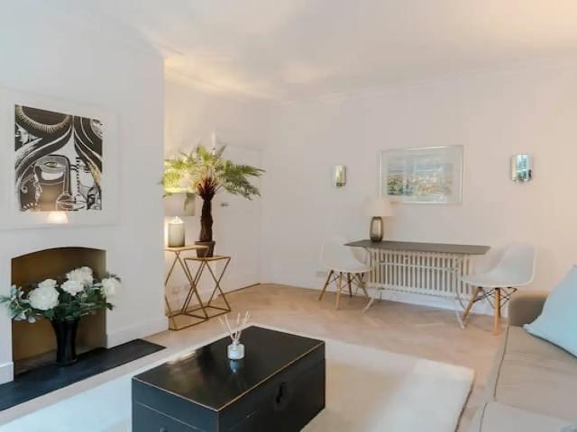 Apartment at Mulberry Walk, Greater London