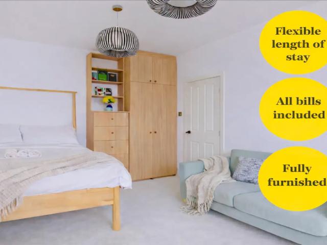 Apartment at Elm Park Gardens, Greater London