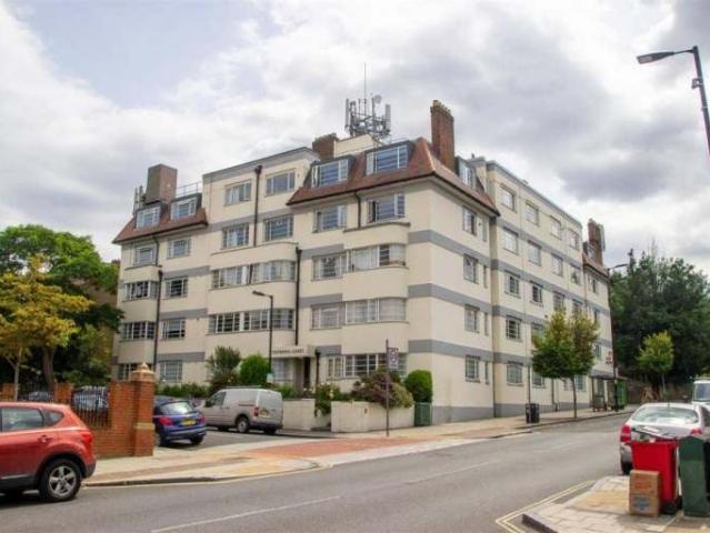 Apartment at Mundania Road, Greater London