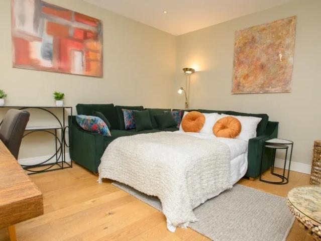Apartment at Museum Court, Lincoln