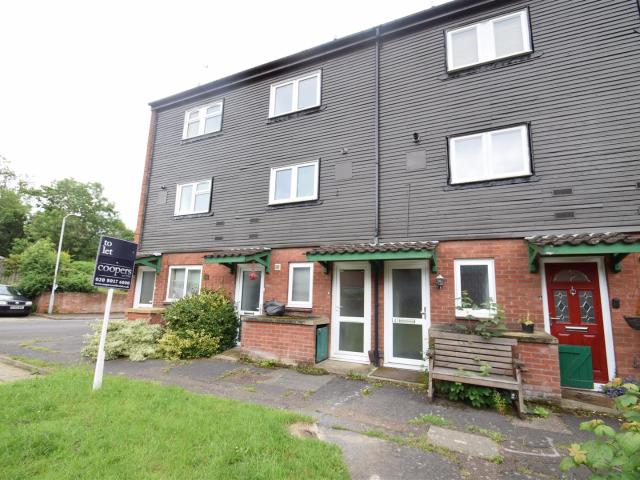 Apartment at Myrtleside Close, Greater London