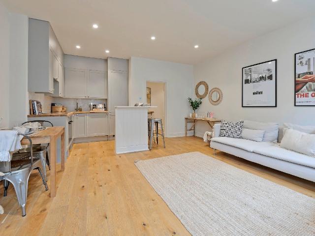 Apartment at Nottingham Place, City of Westminster