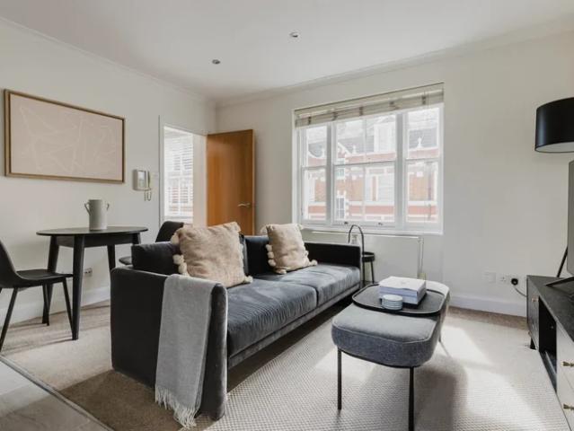 Apartment at Nottingham Place, City of Westminster
