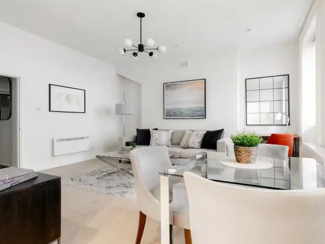 Apartment at Nottingham Place, City of Westminster