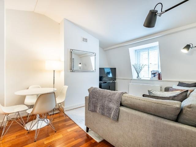 Apartment at Nottingham Place, City of Westminster
