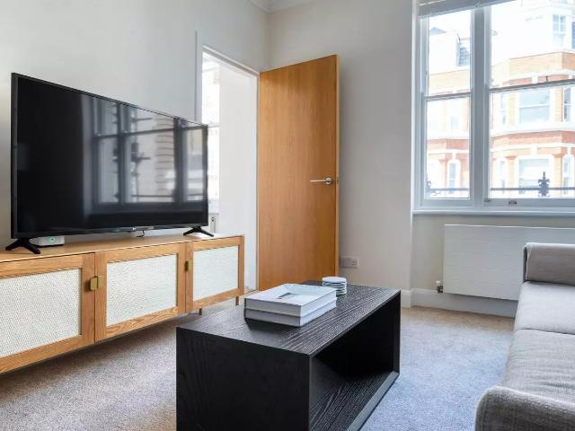 Apartment at Nottingham Street, City of Westminster