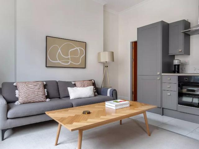 Apartment at Nottingham Street, City of Westminster