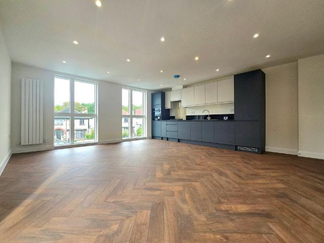 Apartment at Norbury Avenue, Greater London