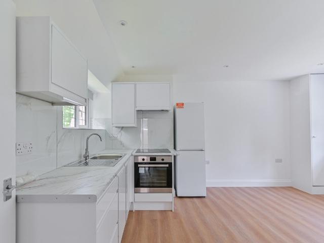 Apartment at Norbury Avenue, Greater London