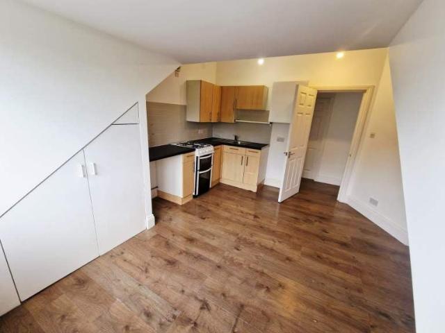 Apartment at Norbury Crescent, Greater London