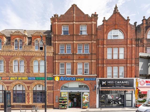 Apartment at Norbury Crescent, Greater London