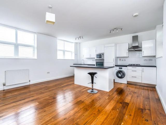 Apartment at Norfolk Avenue, Greater London