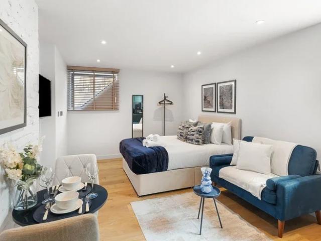 Apartment at Norfolk Avenue, Greater London