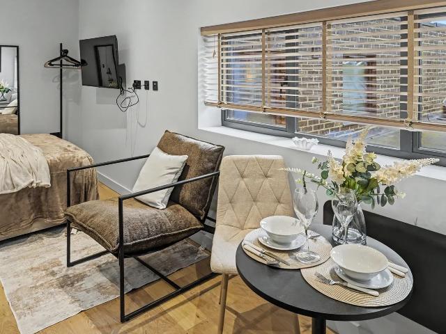 Apartment at Norfolk Avenue, Greater London