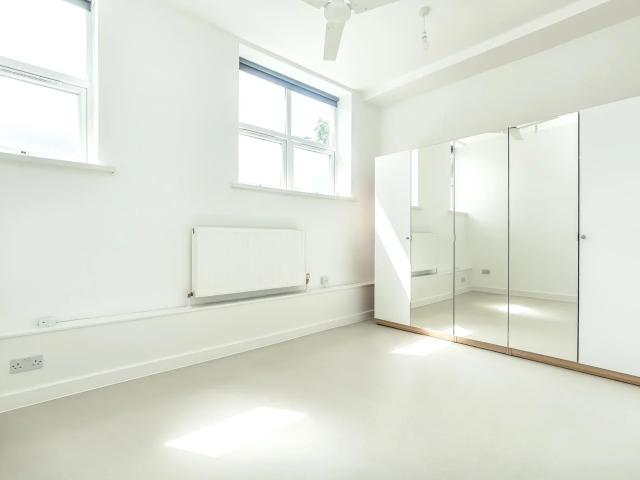 Apartment at Norfolk Avenue, Greater London