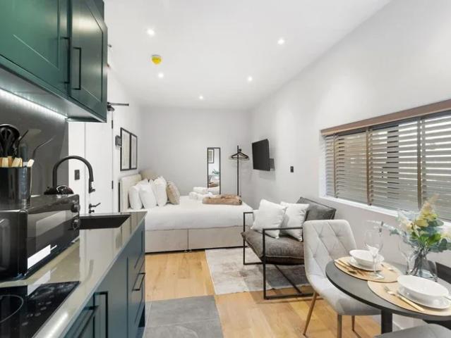 Apartment at Norfolk Avenue, Greater London