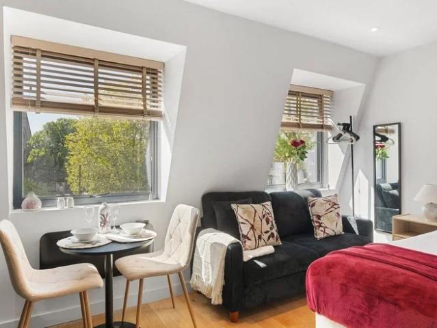 Apartment at Norfolk Avenue, Greater London