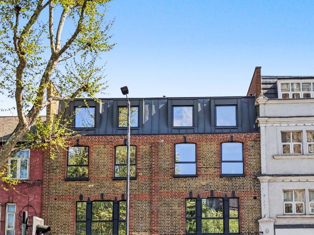 Apartment at Norfolk Avenue, Greater London