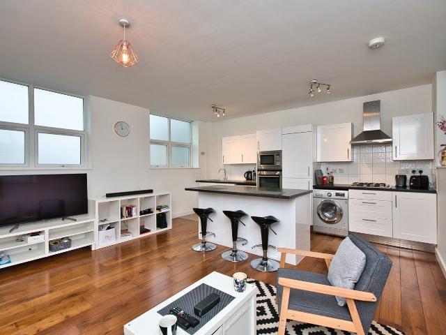 Apartment at Norfolk Avenue, Greater London