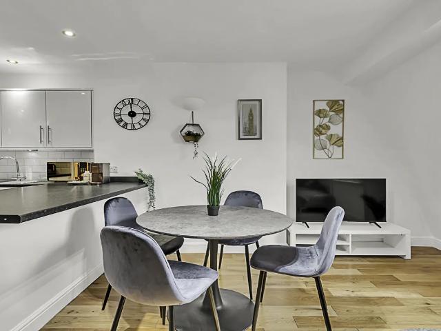 Apartment at Inverness Terrace, City of Westminster