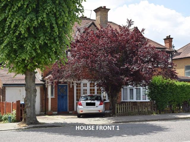 Apartment at Northwick Avenue, Greater London