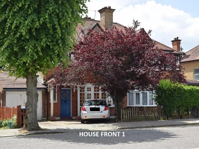 Apartment at Northwick Avenue, Greater London