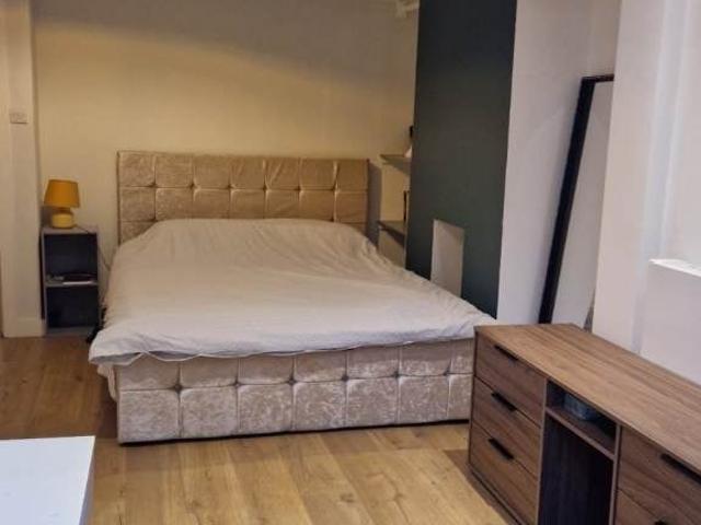 Apartment at North Circular Road, Greater London