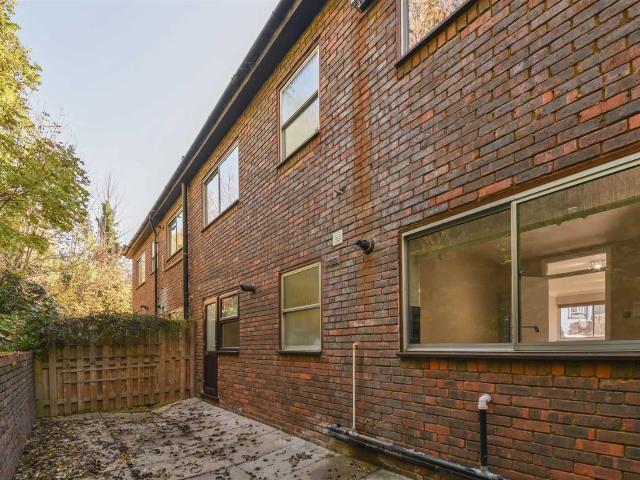 Apartment at North Crescent, Greater London