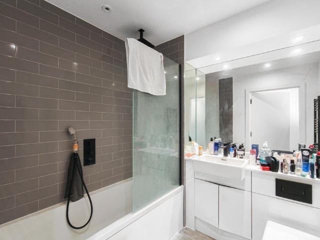 Apartment at North End, Greater London