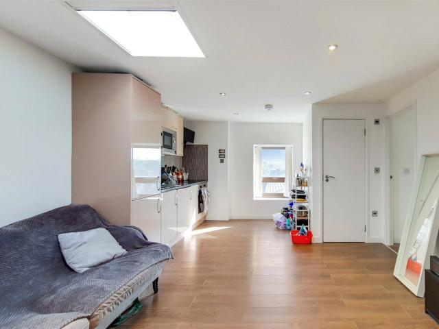 Apartment at North End Road, Greater London