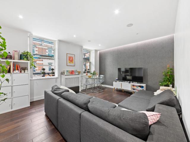 Apartment at North End Road, Greater London